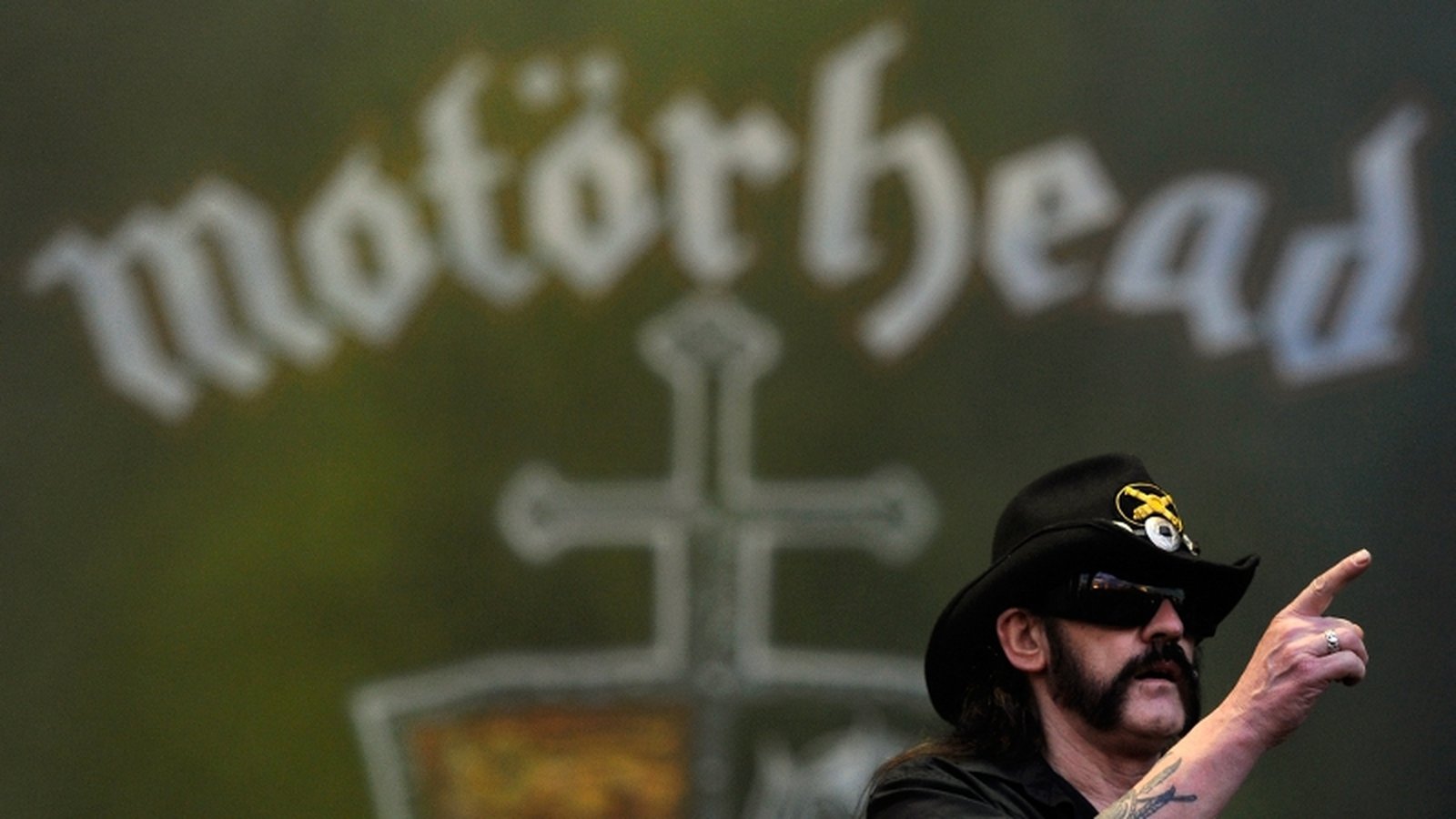 Motorhead's guitarist Wurzel dies
