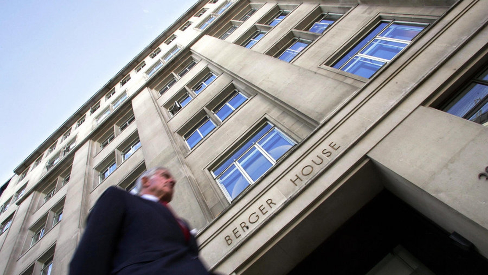 Ad giant WPP reports rising quarterly revenues