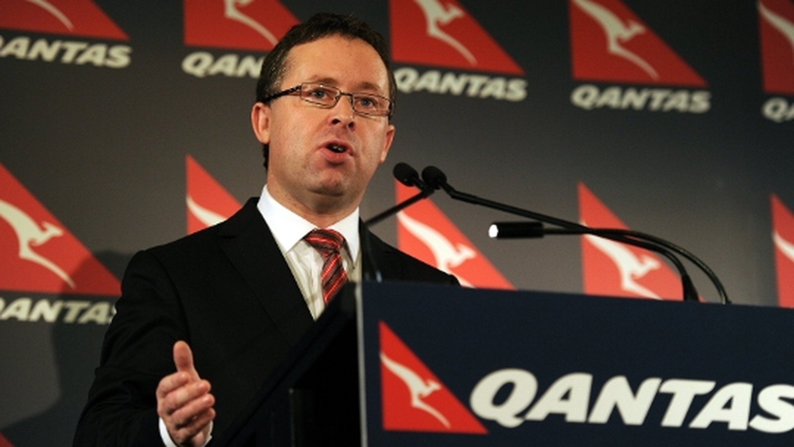 Qantas to cut 20% of workforce and raise $1.9 billion