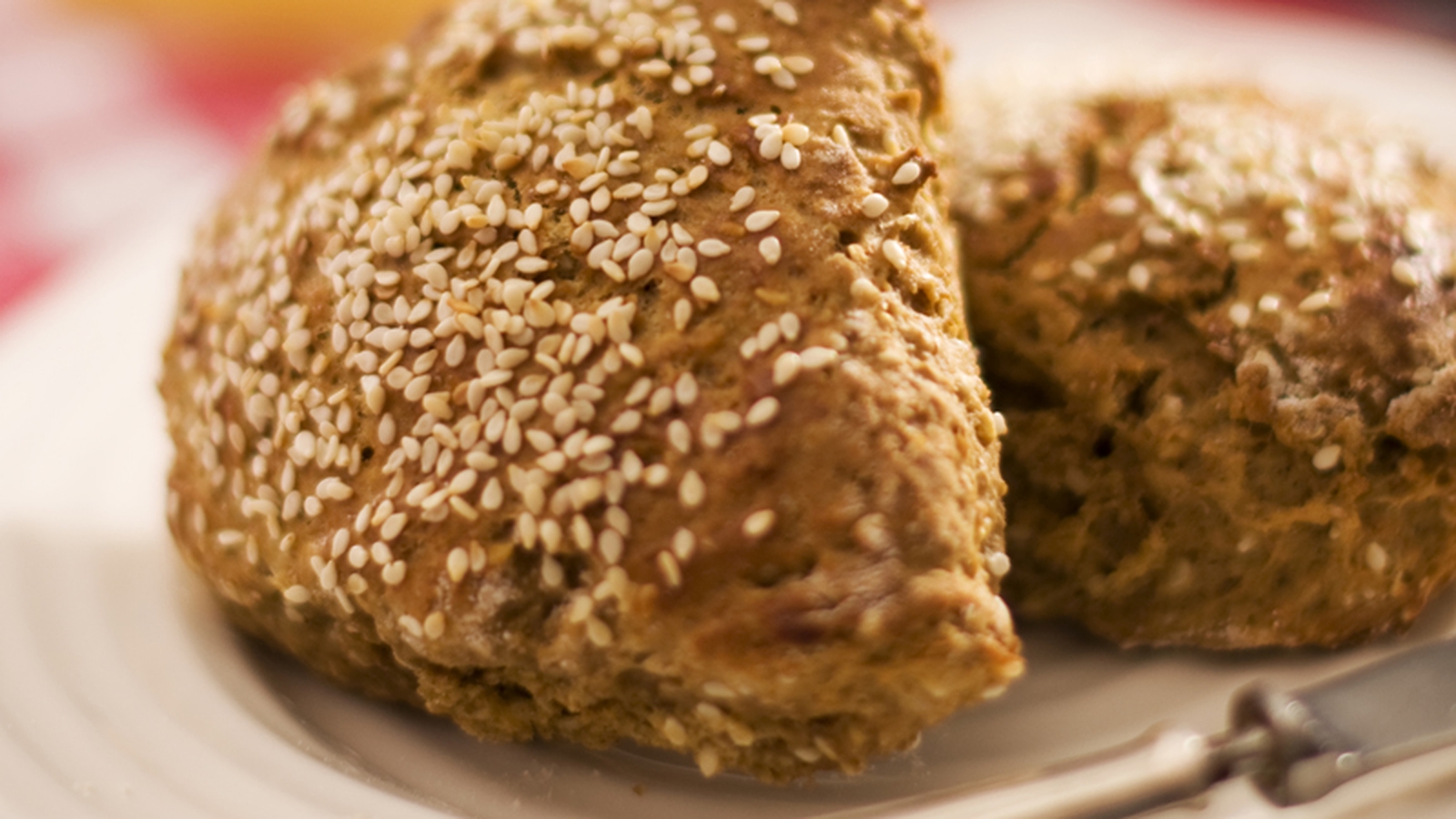 Brown scones with treacle and sesame seeds