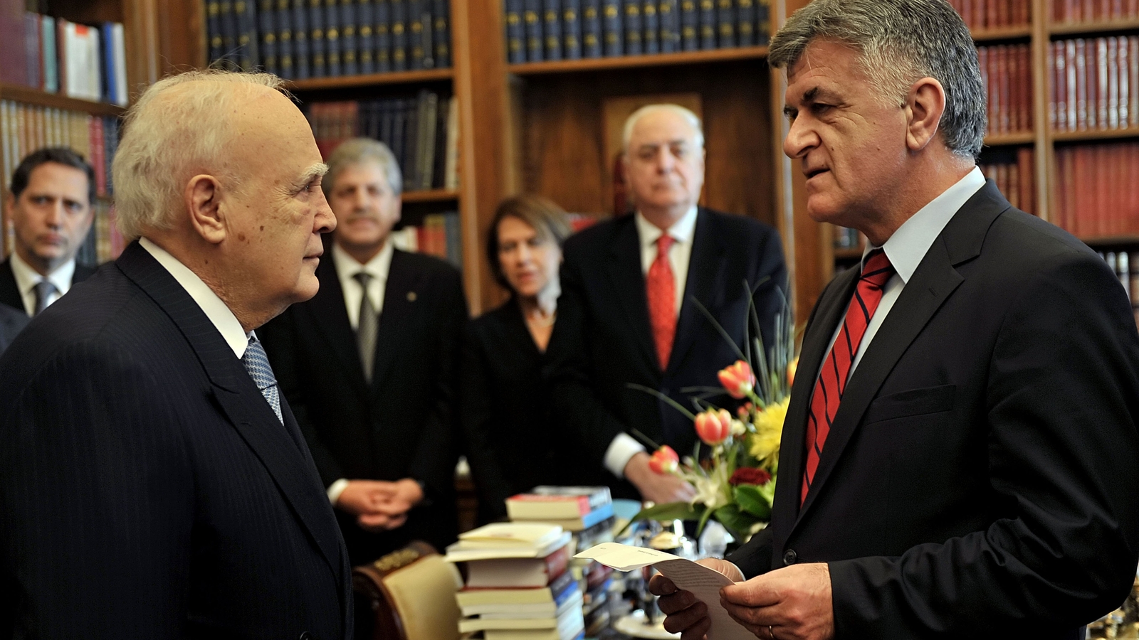 New interim Greek govt will secure debt deal