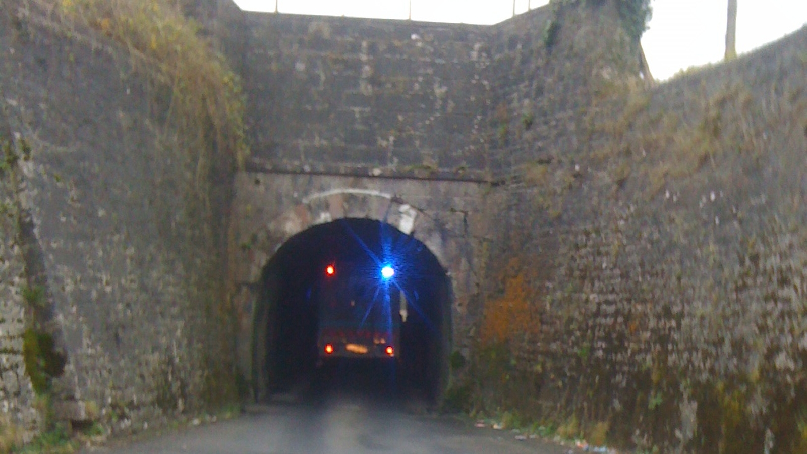 Prison van gets stuck under Offaly bridge