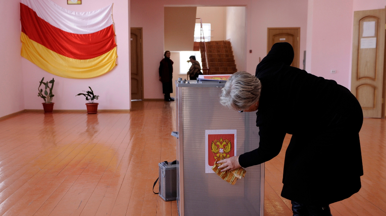 Russia Election Monitors Allege Intimidation