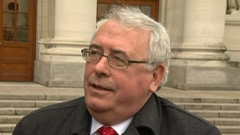 Costello in warning over FG voting pact
