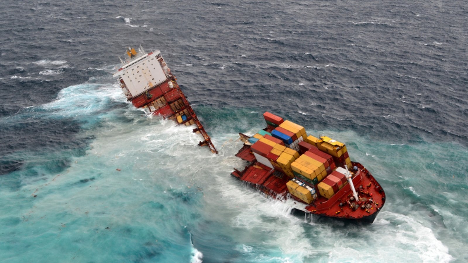 New pollution fears for grounded NZ cargo ship