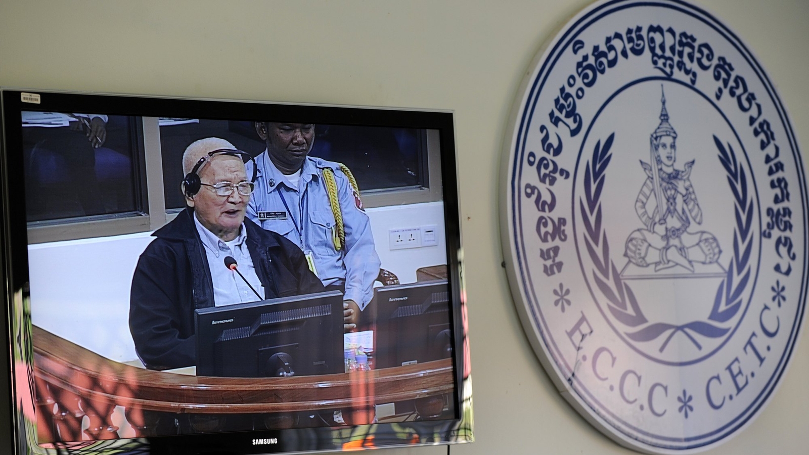 Khmer Rouge court unable to pay salaries