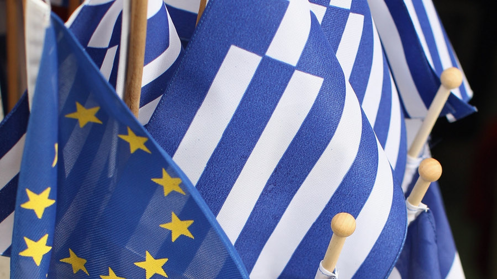 Greek bill opens way for civil service layoffs