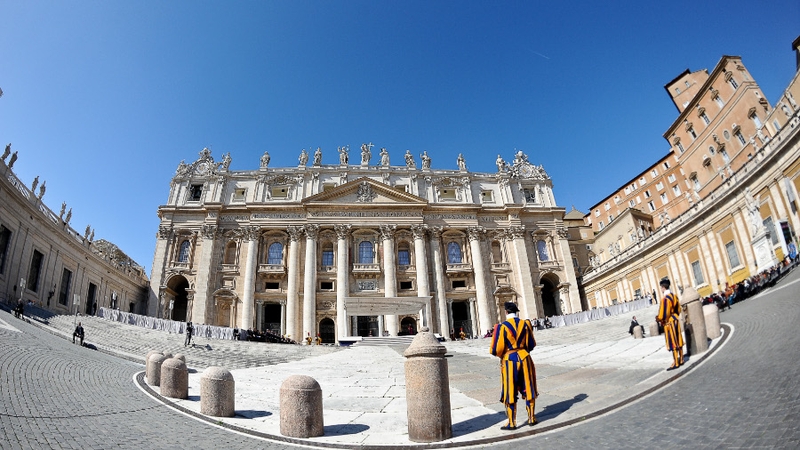 Pope sets up review of Vatican bank