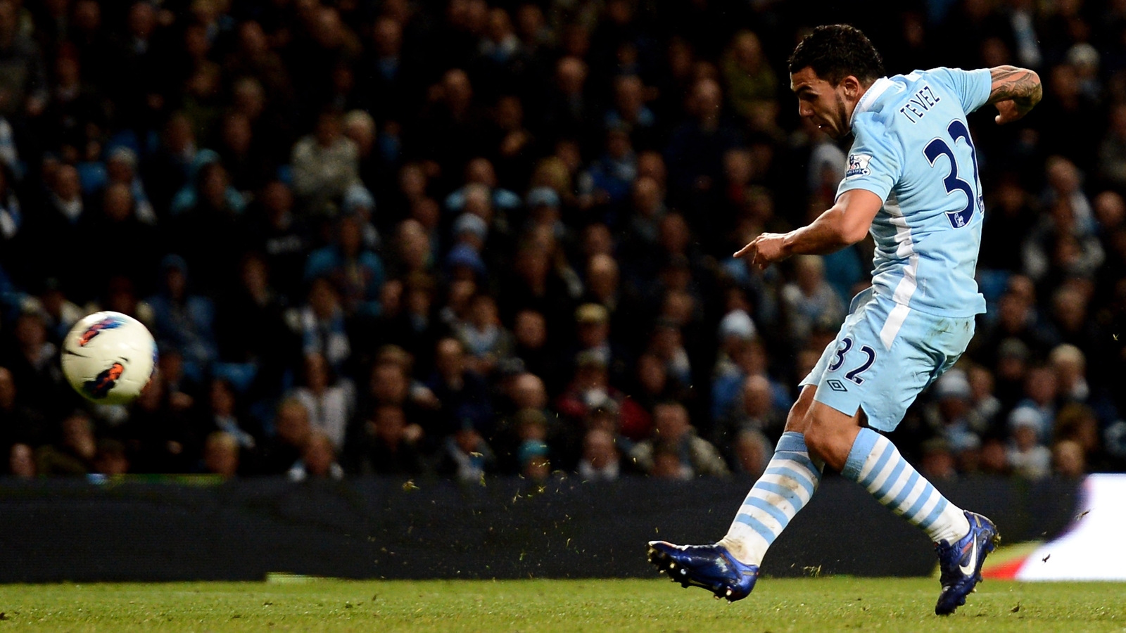 Tevez on the mark as City ease to victory