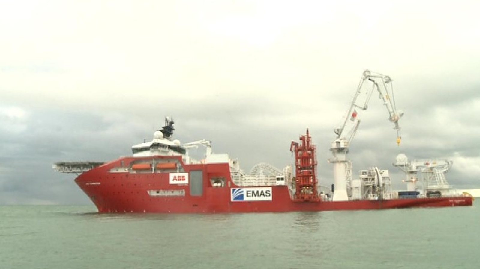 Cable to connect Irish and British power supplies