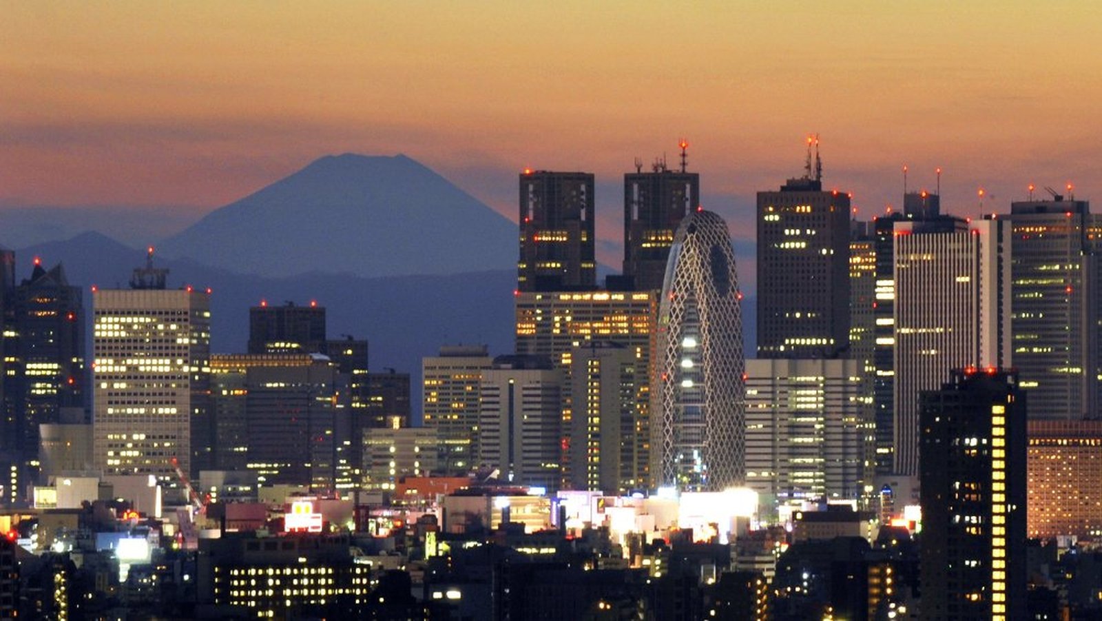 Ten people injured after knife attack on Tokyo train