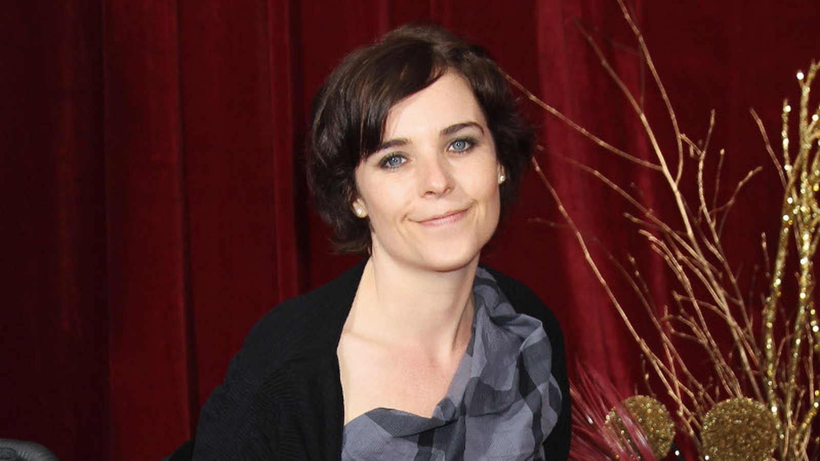 Corrie star teases pregnancy storyline