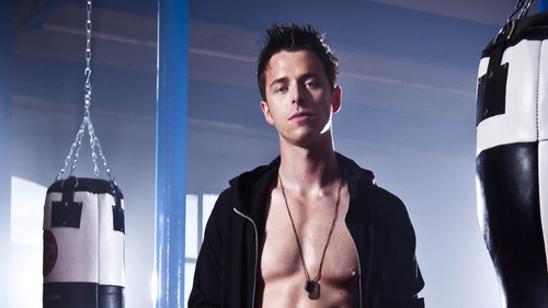 Corrie's Ryan falls for 'cougar'