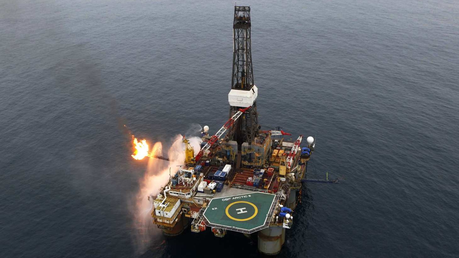 Oil extends gains on hopes of freeze output