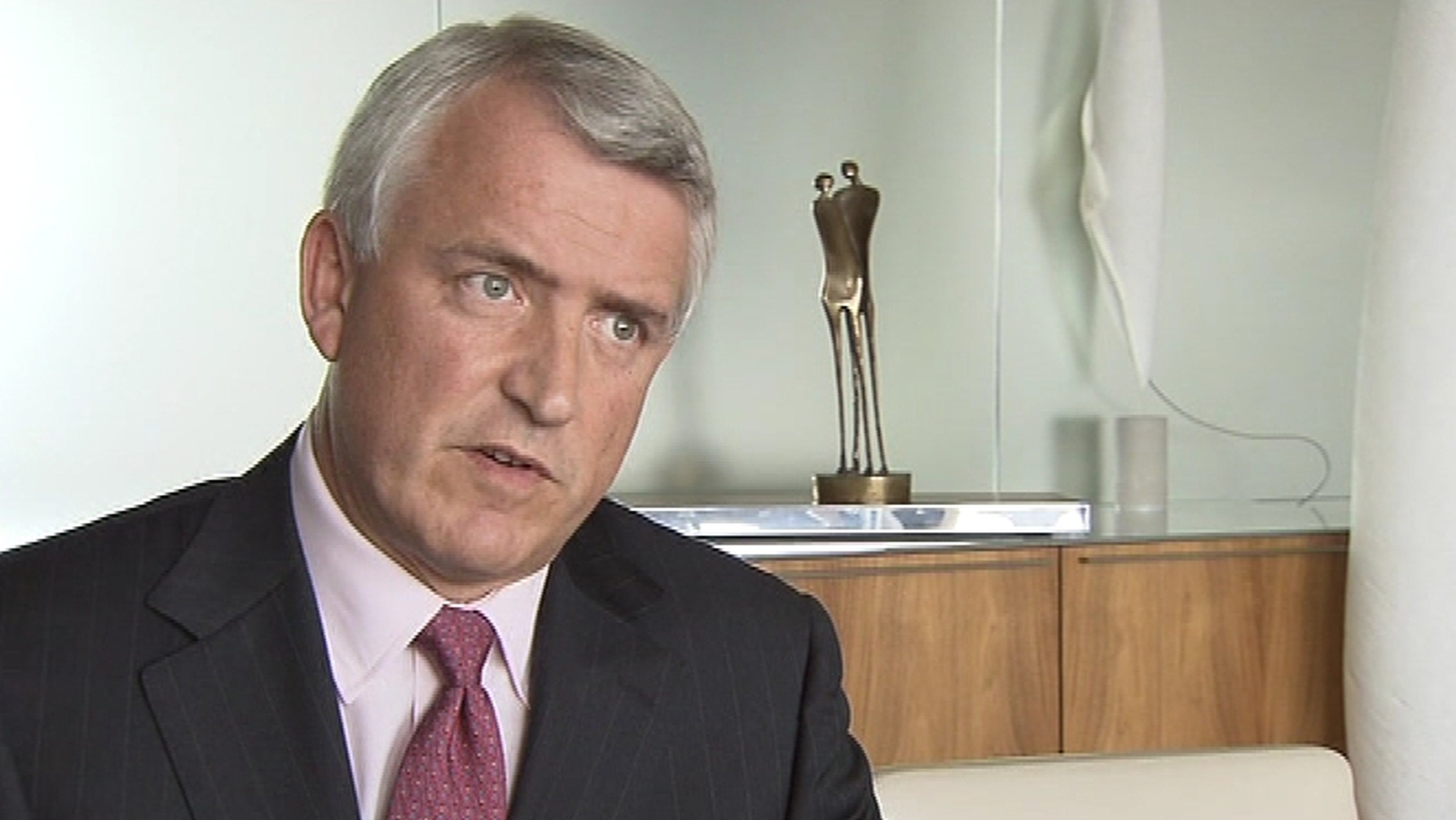 David Duffy le n-éirí as a phost le AIB