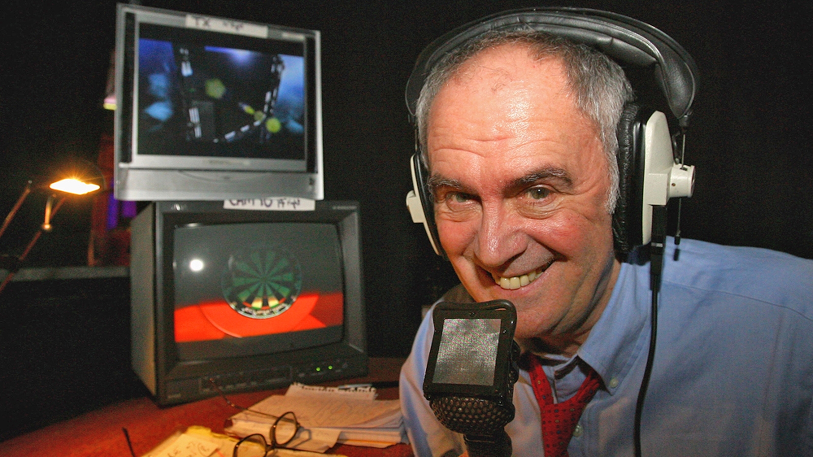 Darts commentator Sid Waddell dies aged 72
