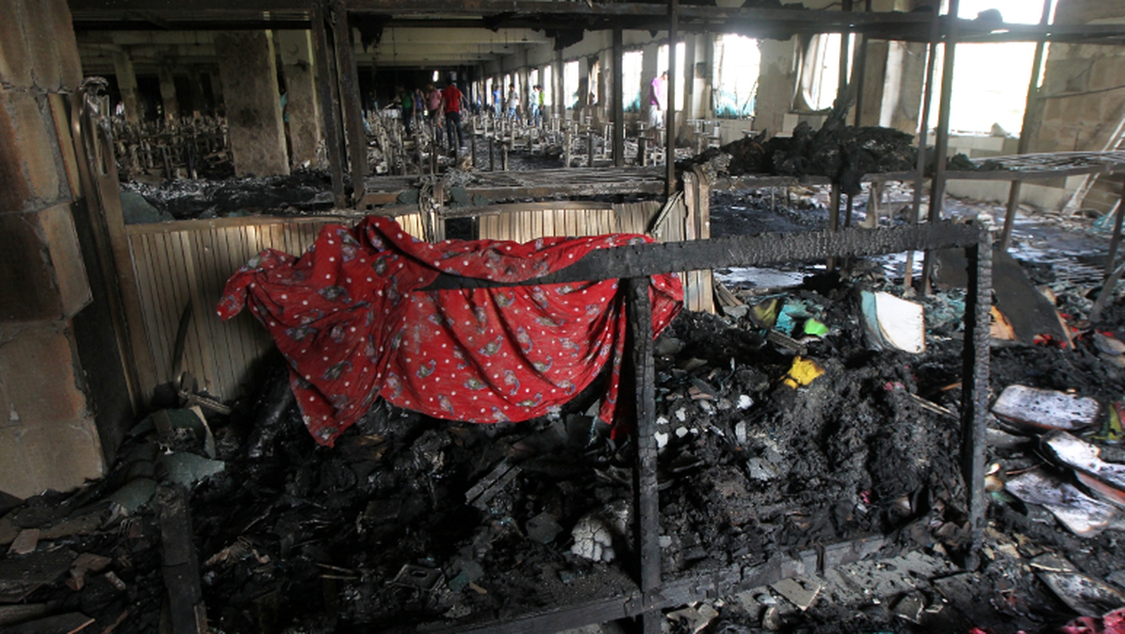 Bangladeshi textile workers rally over fire deaths