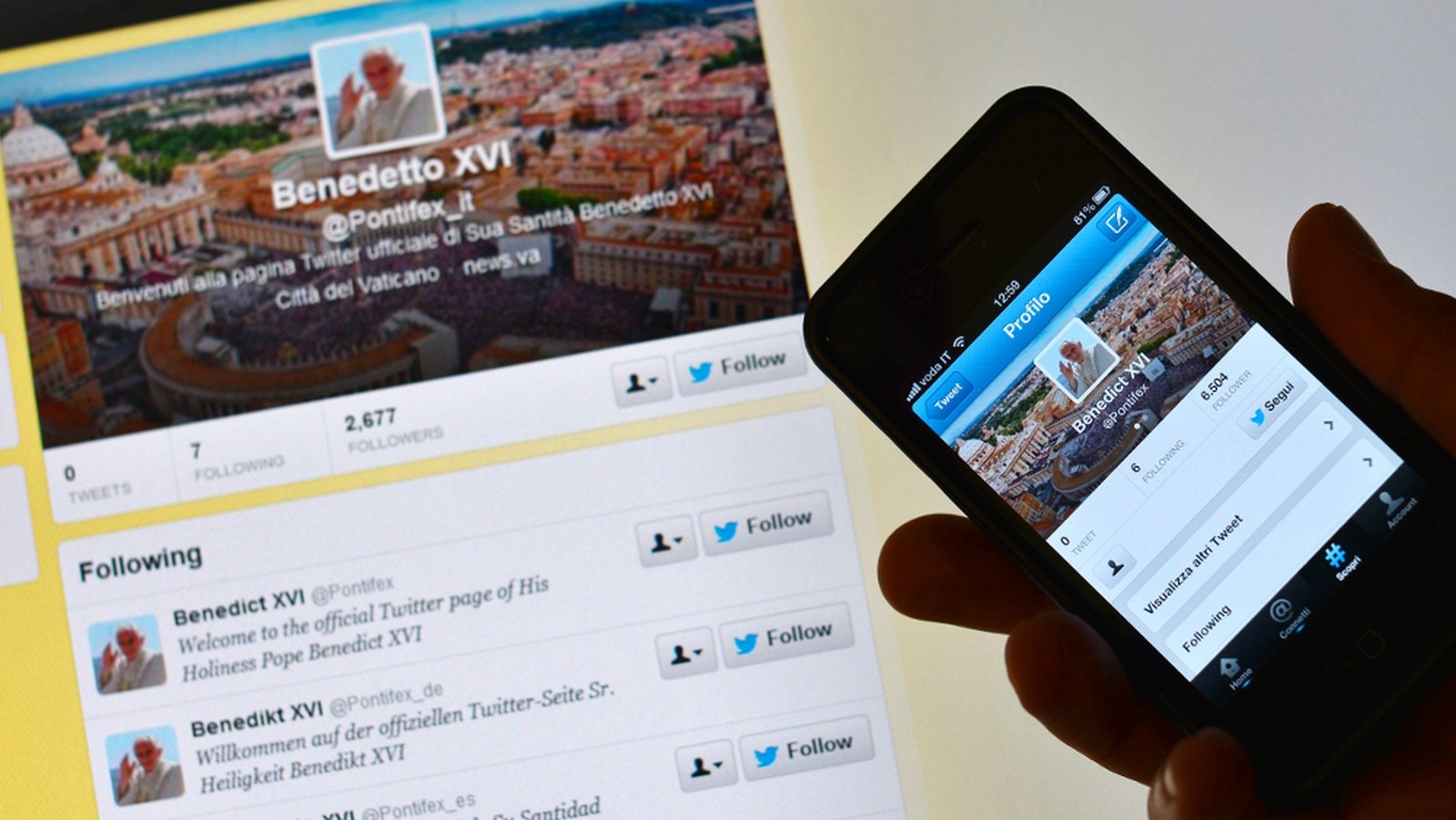 Pope Benedict XVI gets personal Twitter account
