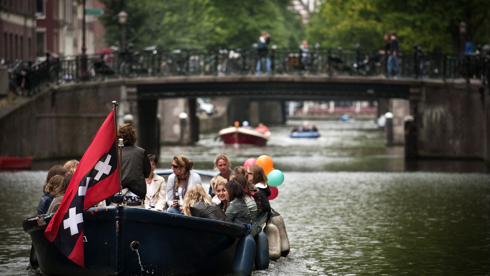 Dutch government forecasts recession