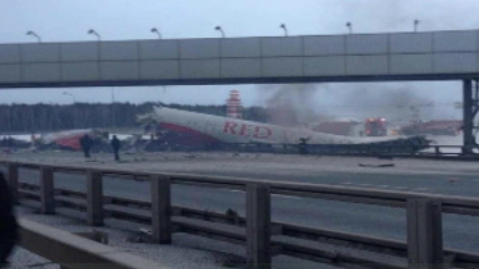 Four dead after Moscow plane crash landing