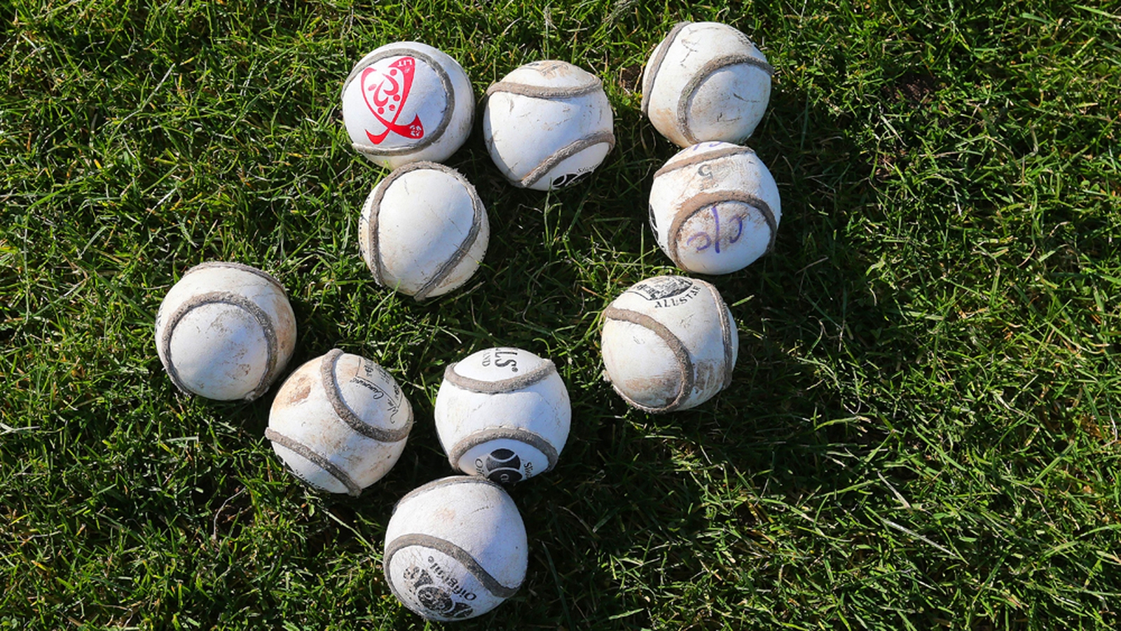 800 year old sliotar found