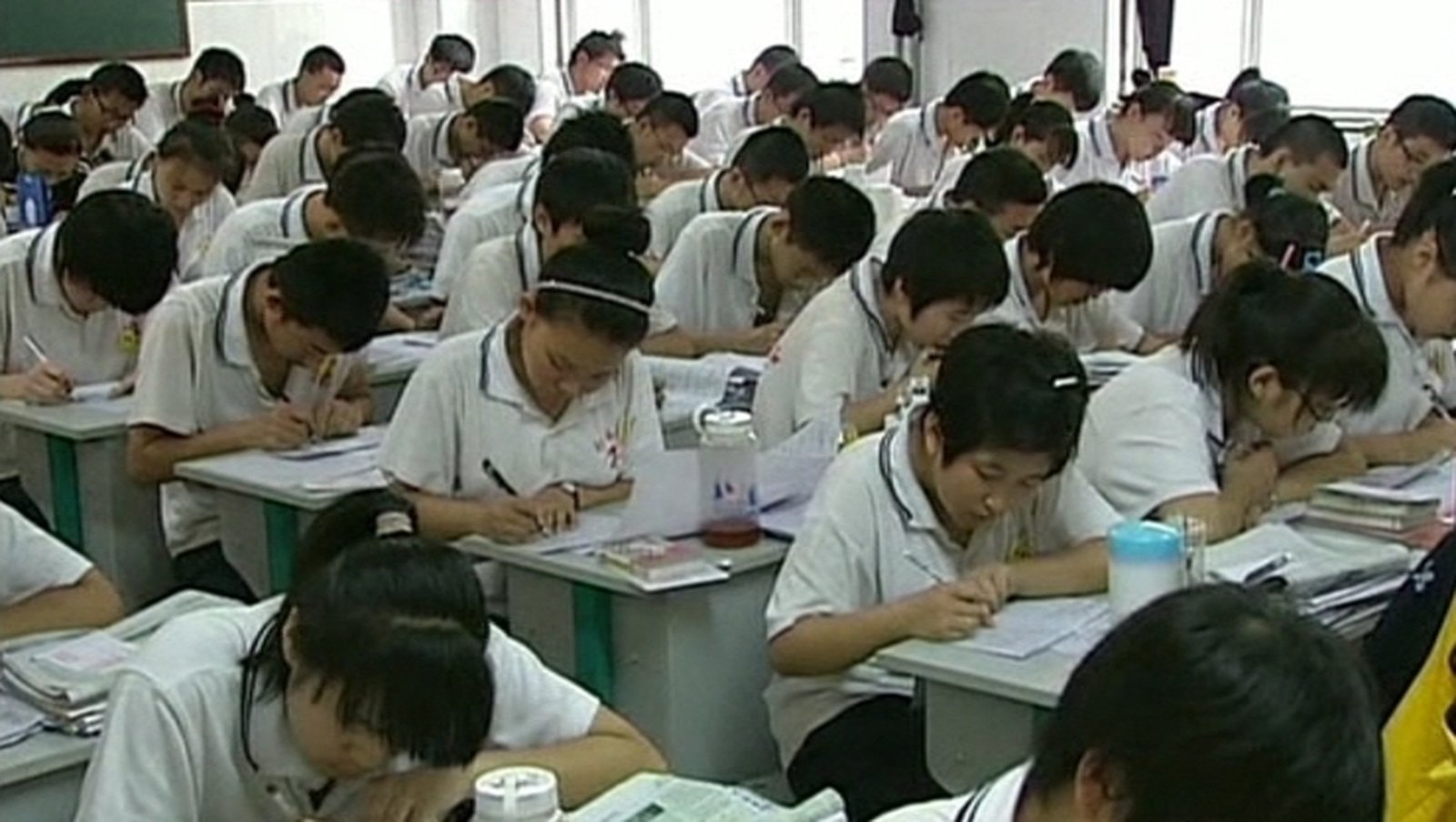 Police & medics on standby as Chinese students do school exams