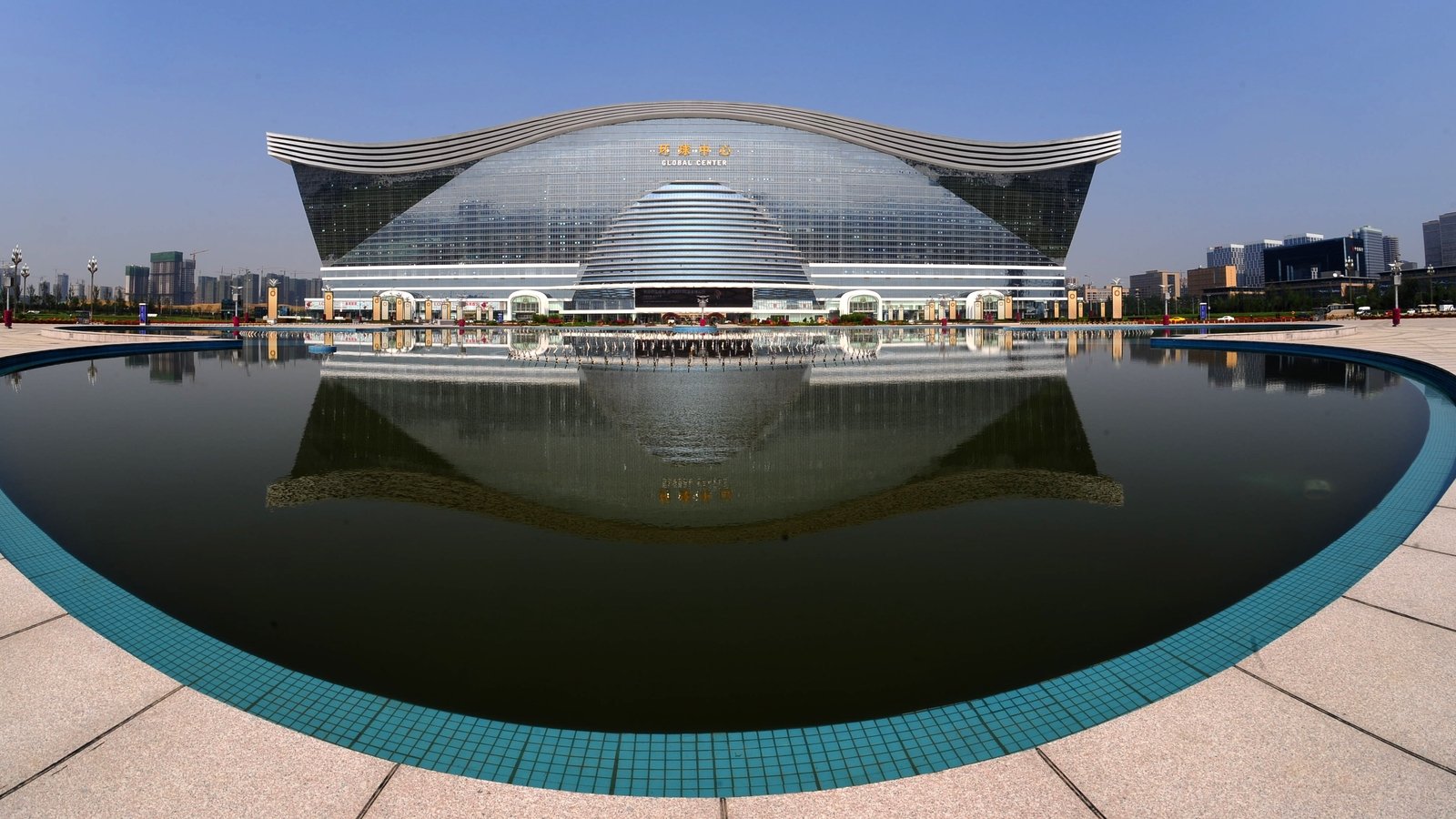 World's largest building opens in China