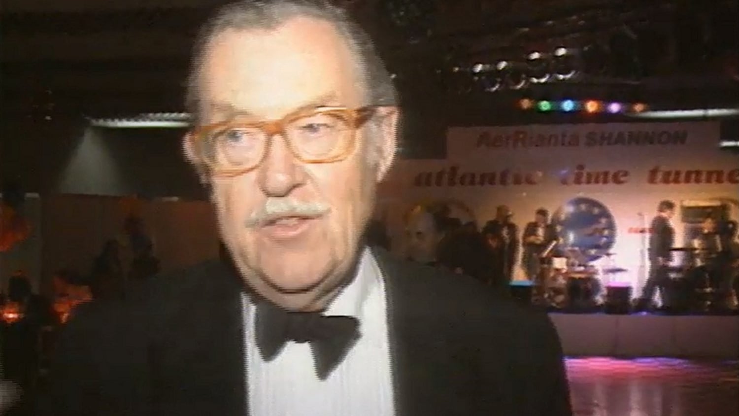 RTÉ Archives | Entertainment | Broadcaster Alan Whicker Dies Aged 87
