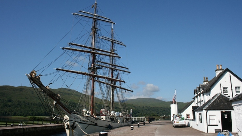 30 rescued after tall ship hits rocks off Cork