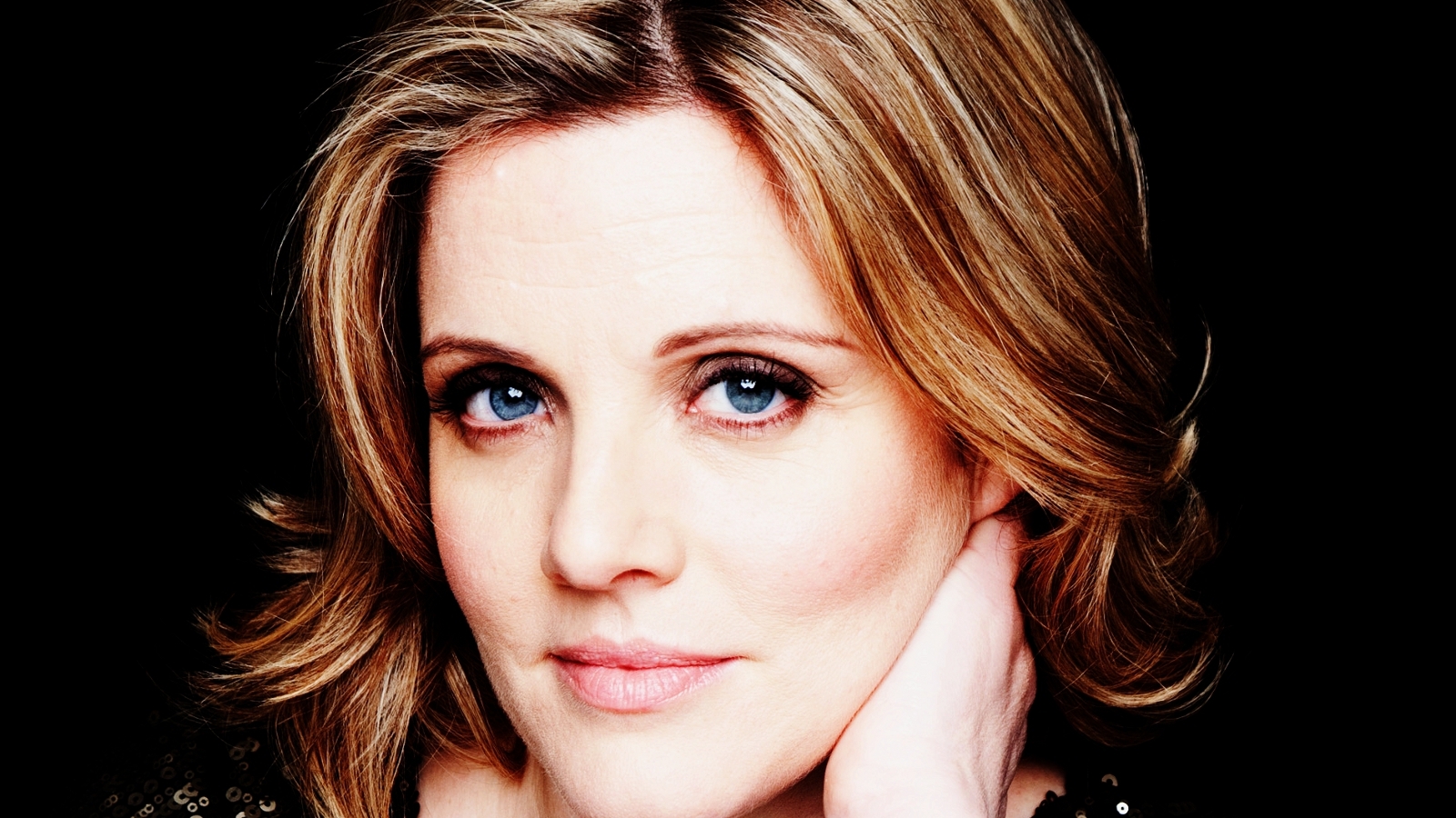 Listen to Méav's new album on RTÉ Ten