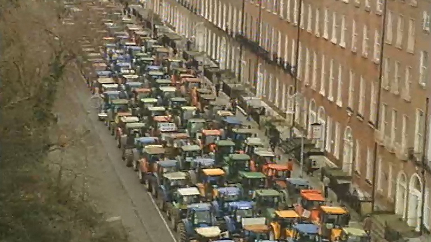 RTÉ Archives | Work | 300 Tractors in Dublin for Protest