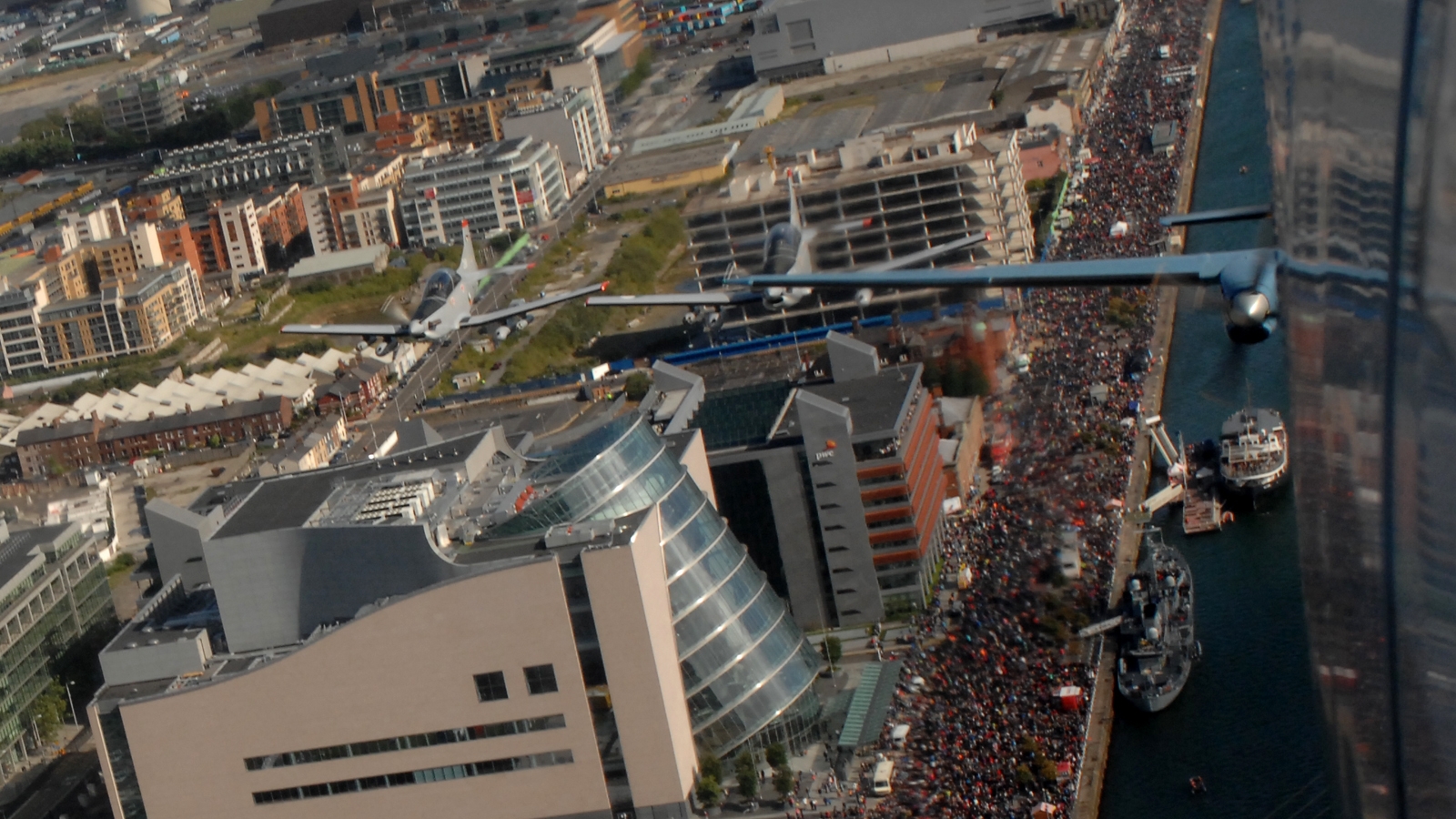Planes fly over Dublin to celebrate FlightFest