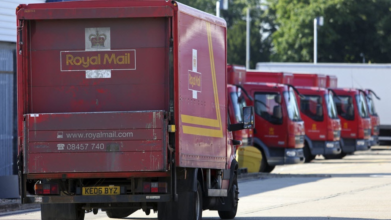 Royal Mail shares close 34% higher in London debut
