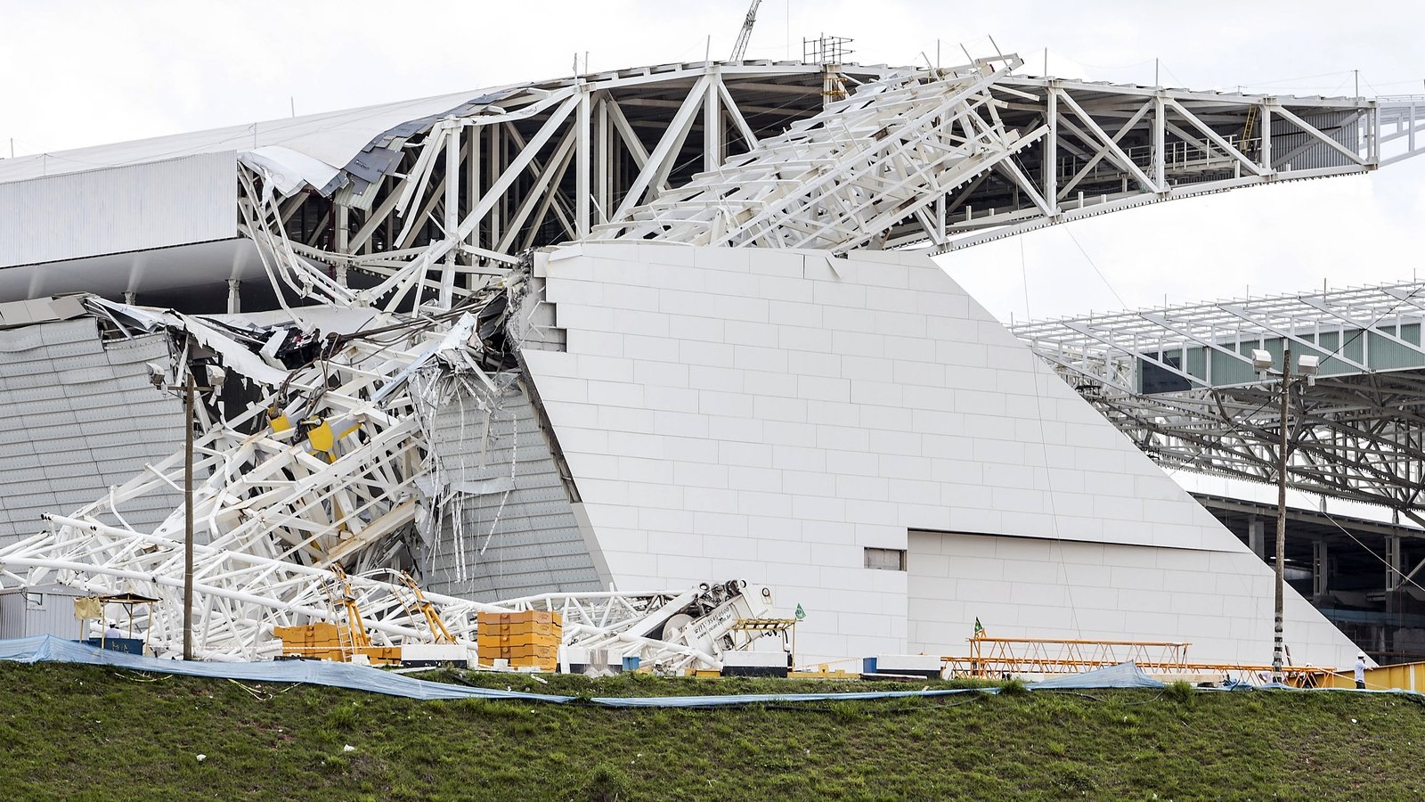 World Cup stadium collapse kills two in Brazil
