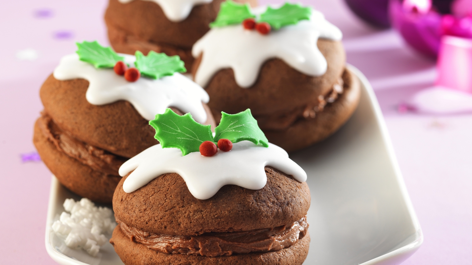 Christmas pudding whoopie pies