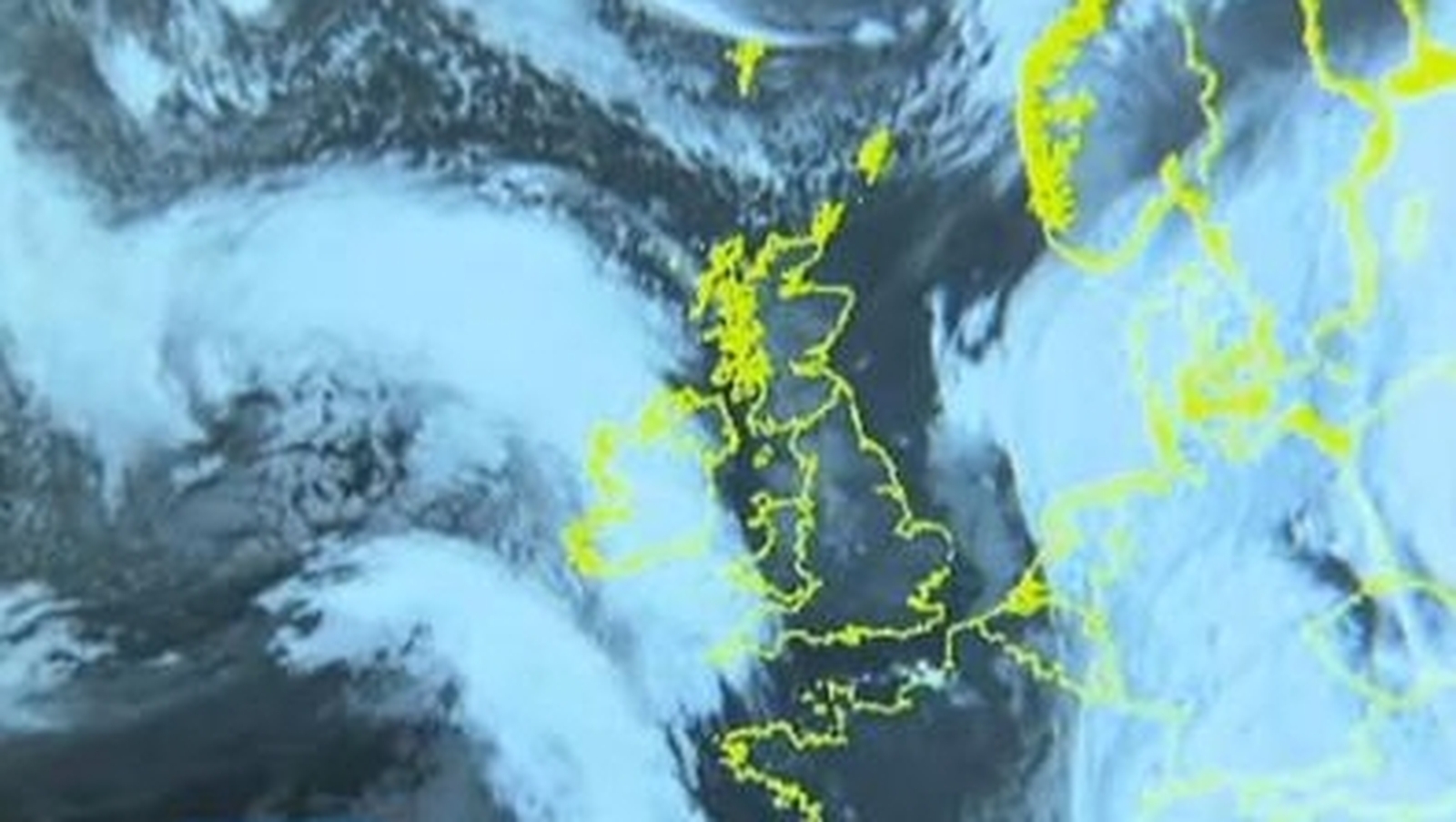 Warnings of coastal flooding as storm hits Ireland