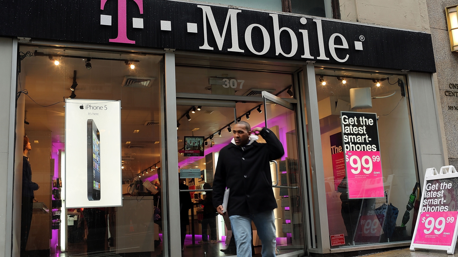 T-Mobile to buy Verizon Wireless spectrum