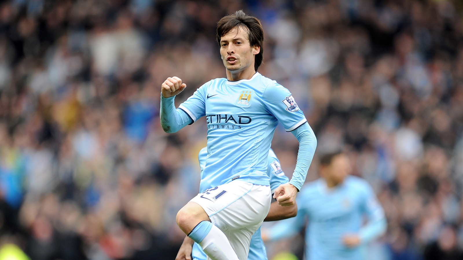 Silva signs new City deal