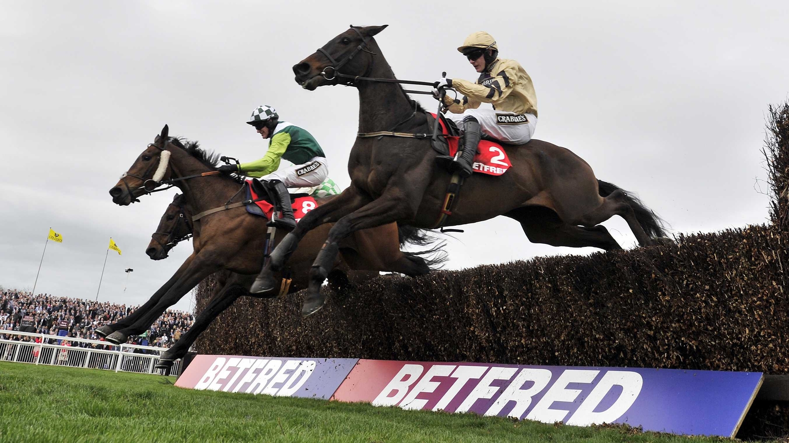 Boston Bob bounces back to form at Aintree