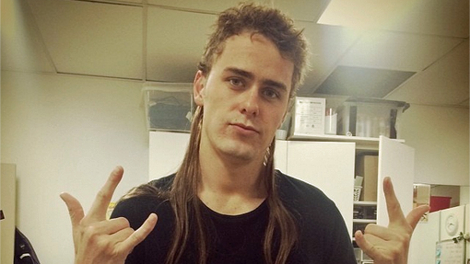 Home and Away's Matt shows off new mullet