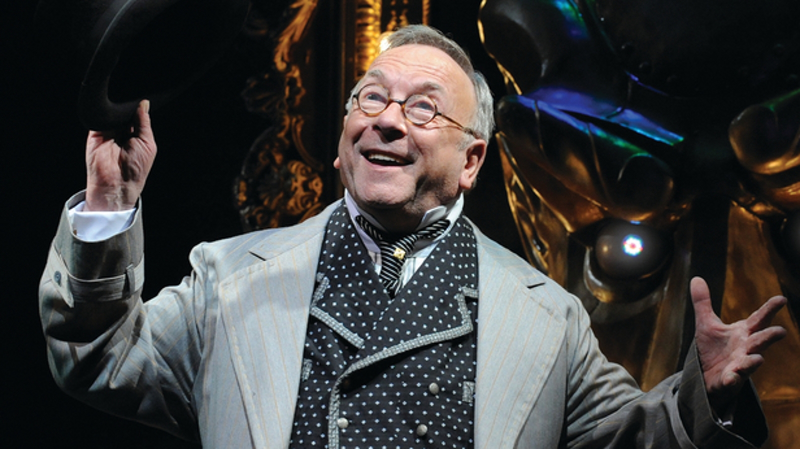 Stars pay tribute to actor Sam Kelly on Twitter