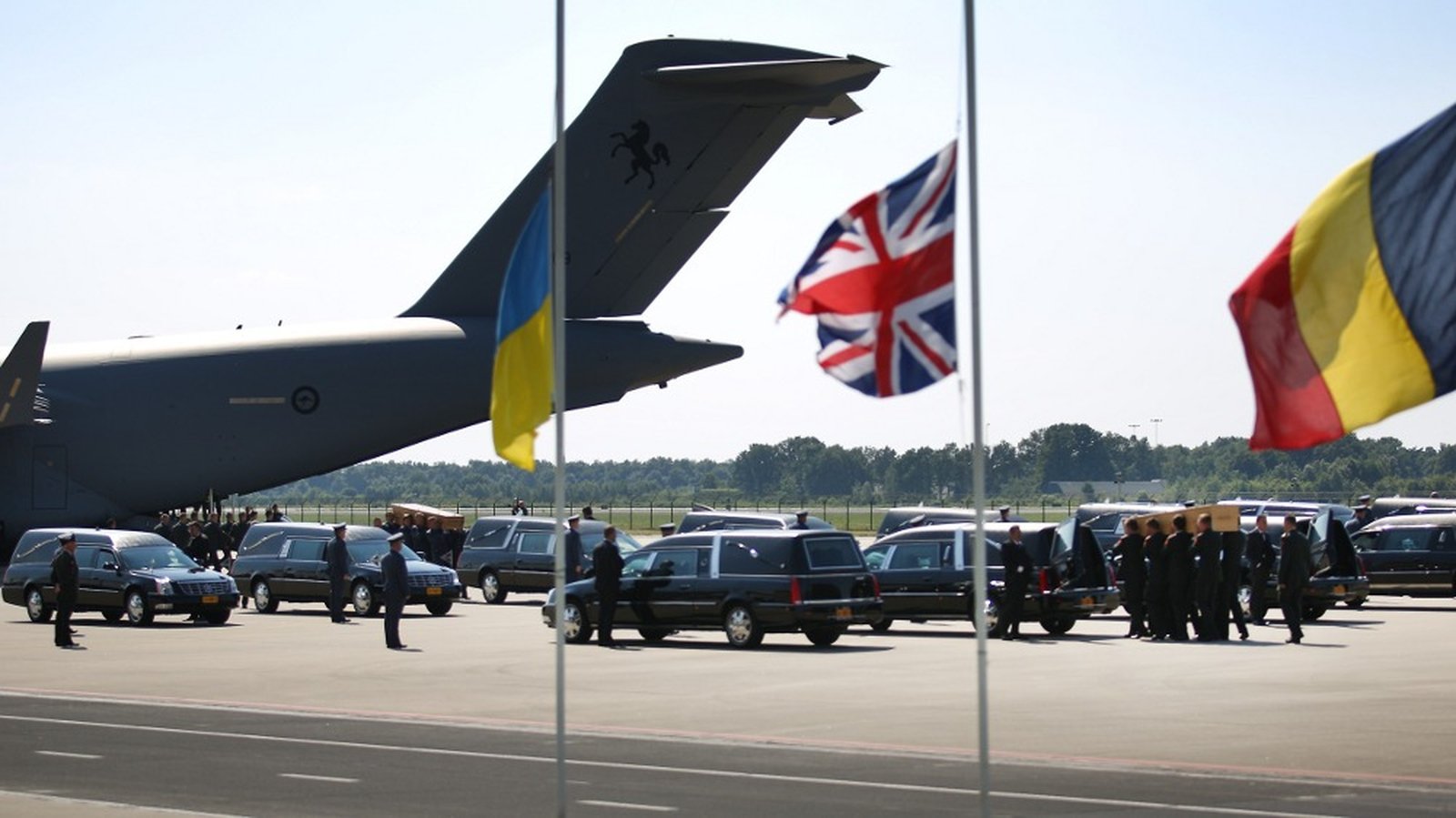 Planes carrying MH17 bodies arrive in Netherlands