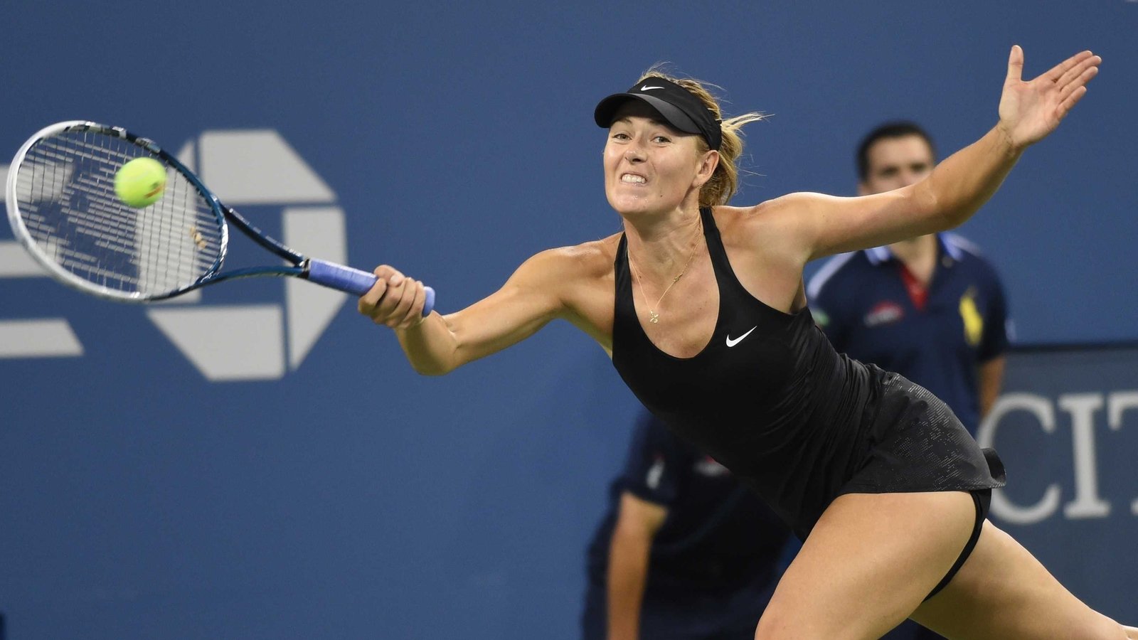 Sharapova through in NYC after slow start