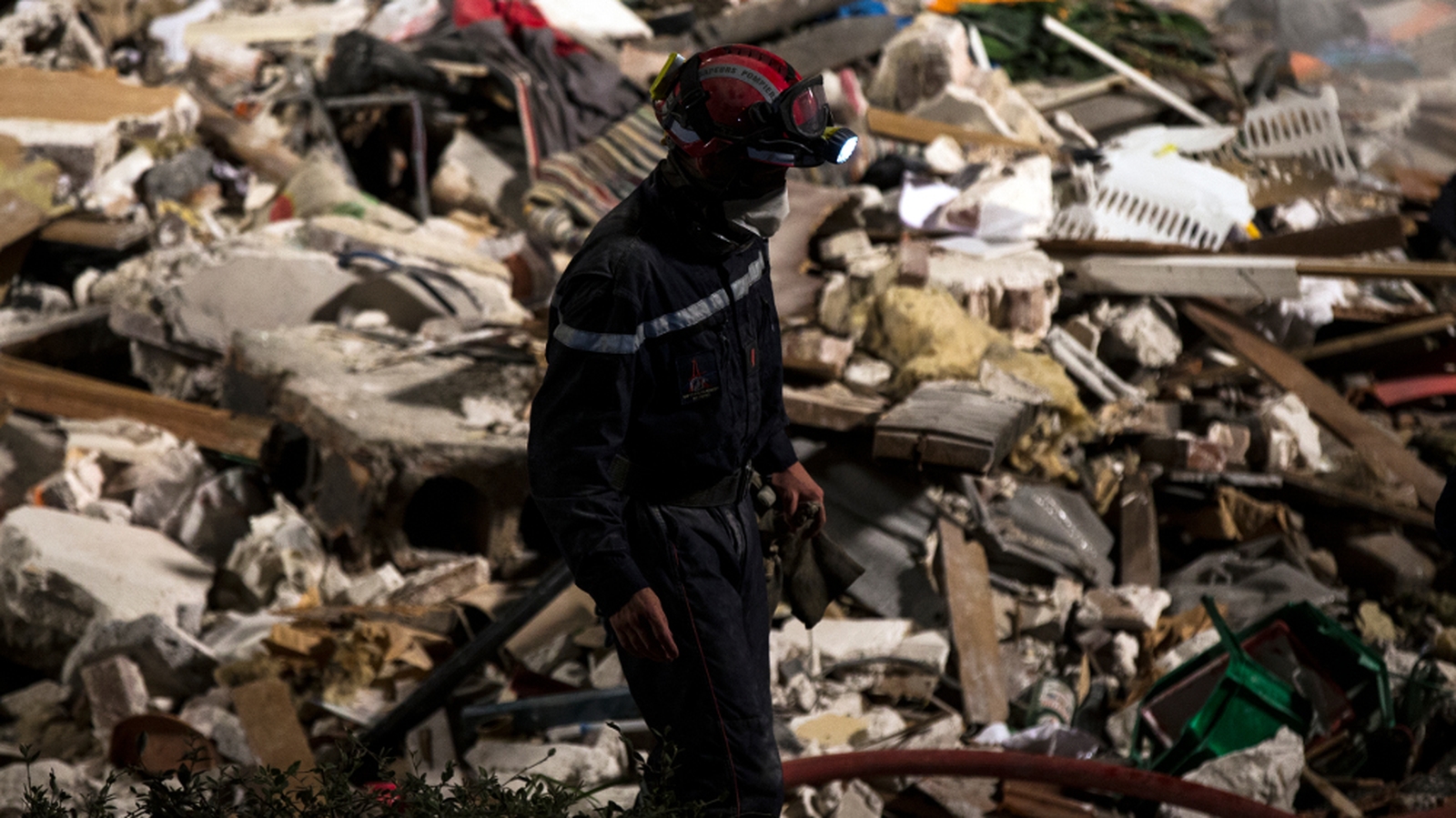 Death toll in Paris building blast rises to six