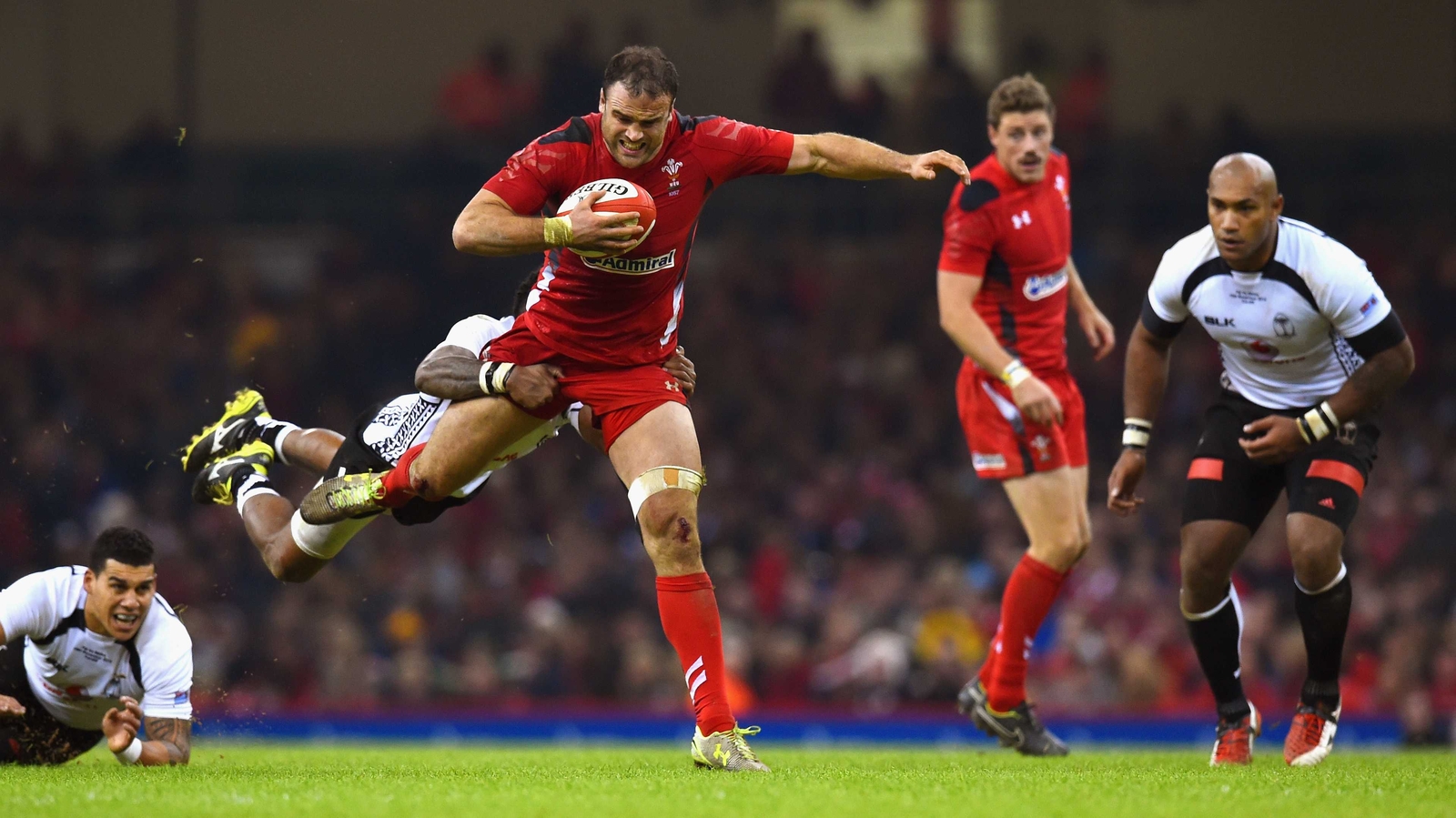 Wales labour to victory over Fiji