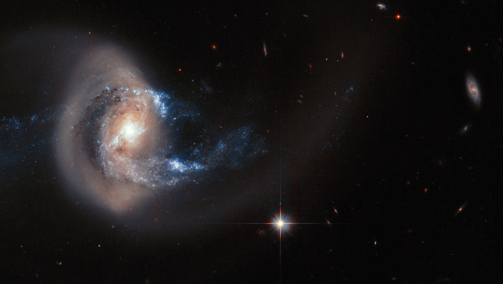Striking new image reveals distorted spiral galaxy