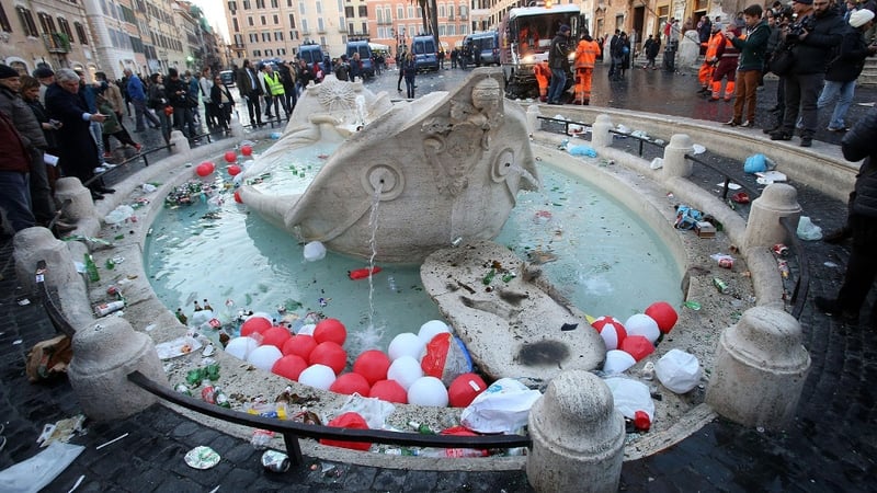 Dutch soccer fans damage Bernini fountain in Rome