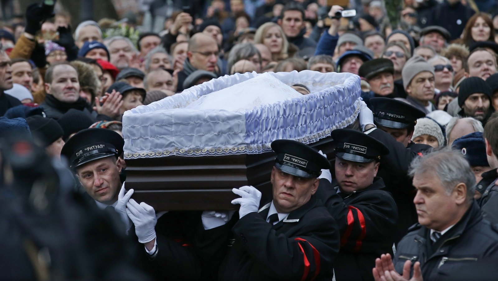 Russians bid farewell to murdered politician