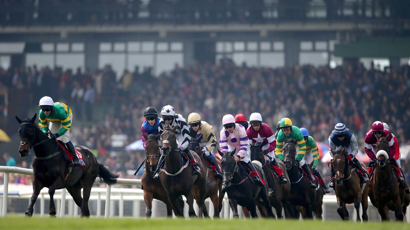 VIDEO: Guide to the Grand National course