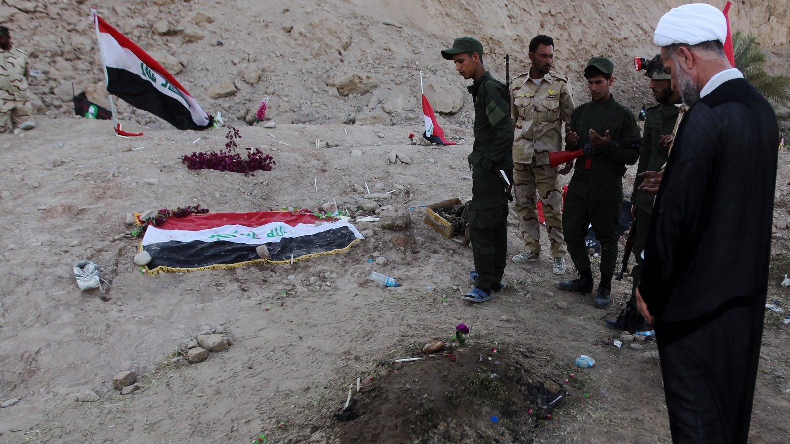 Mass graves of Iraqi soldiers excavated in Tikrit